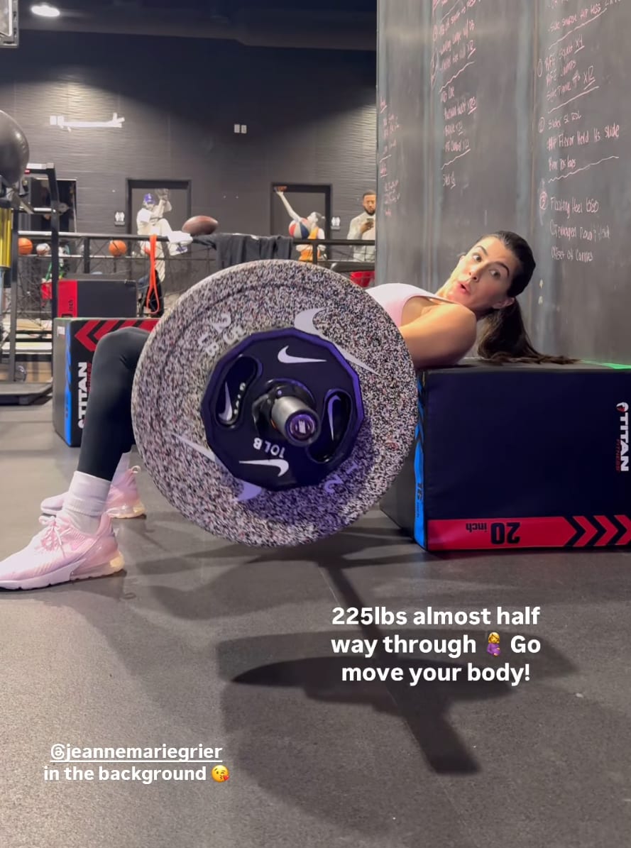 Dak Prescott's fiancée Sarah Jane Ramos wears cute pregnant pink fit ...