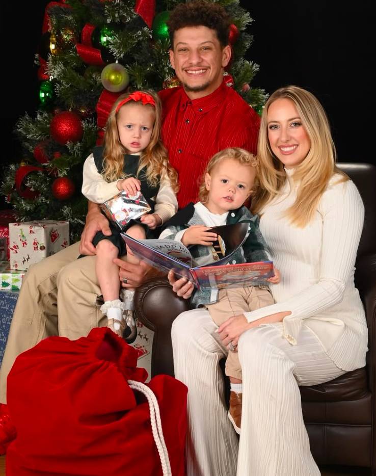 Patrick Mahomes, Brittany’s kids hilariously refuse to smile for ...