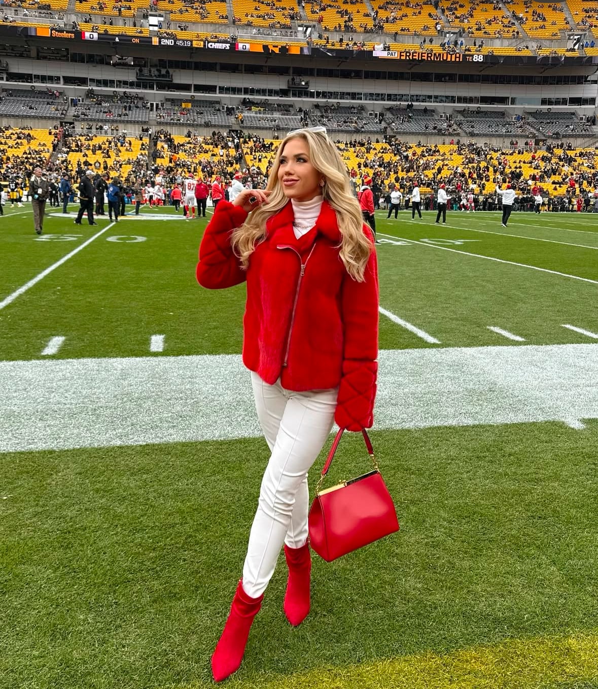 Gracie Hunt has controversial fashion choice for Chiefs-Steelers ...