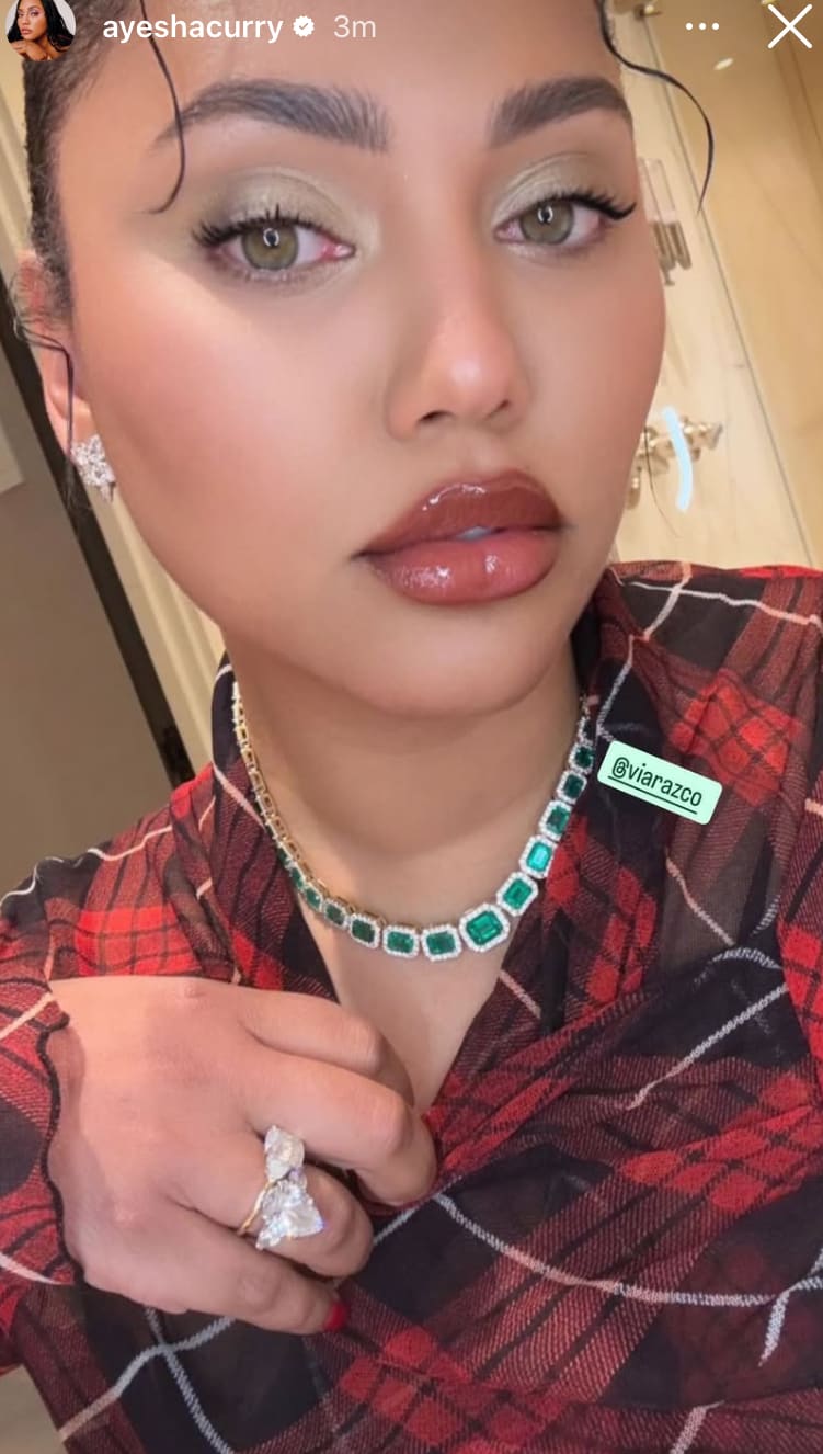 Ayesha Curry flashes massive diamond ring in Steph-less closeup selfie