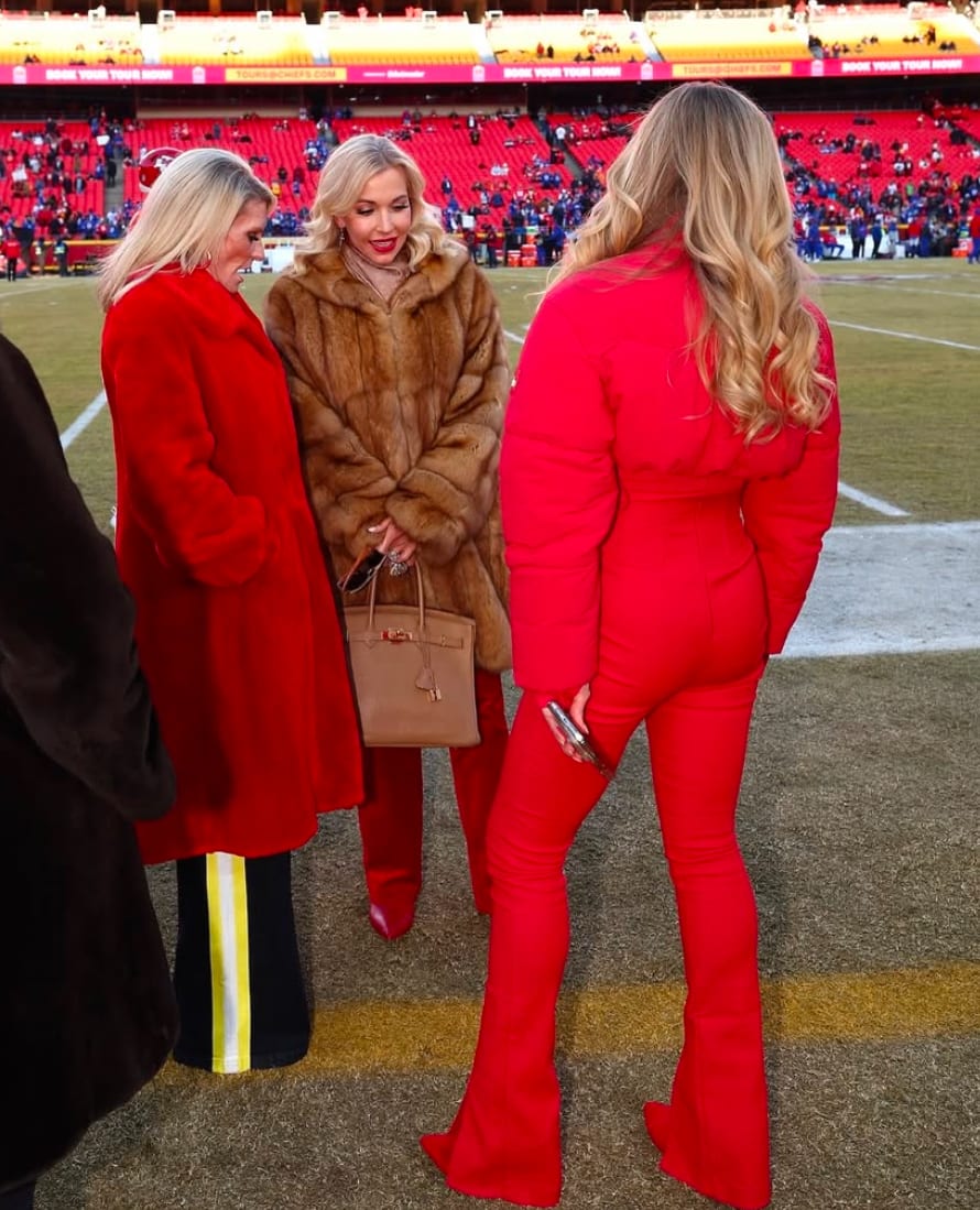 Gracie Hunt goes head-to-toe Chiefs red-out for Bills AFC Championship Game