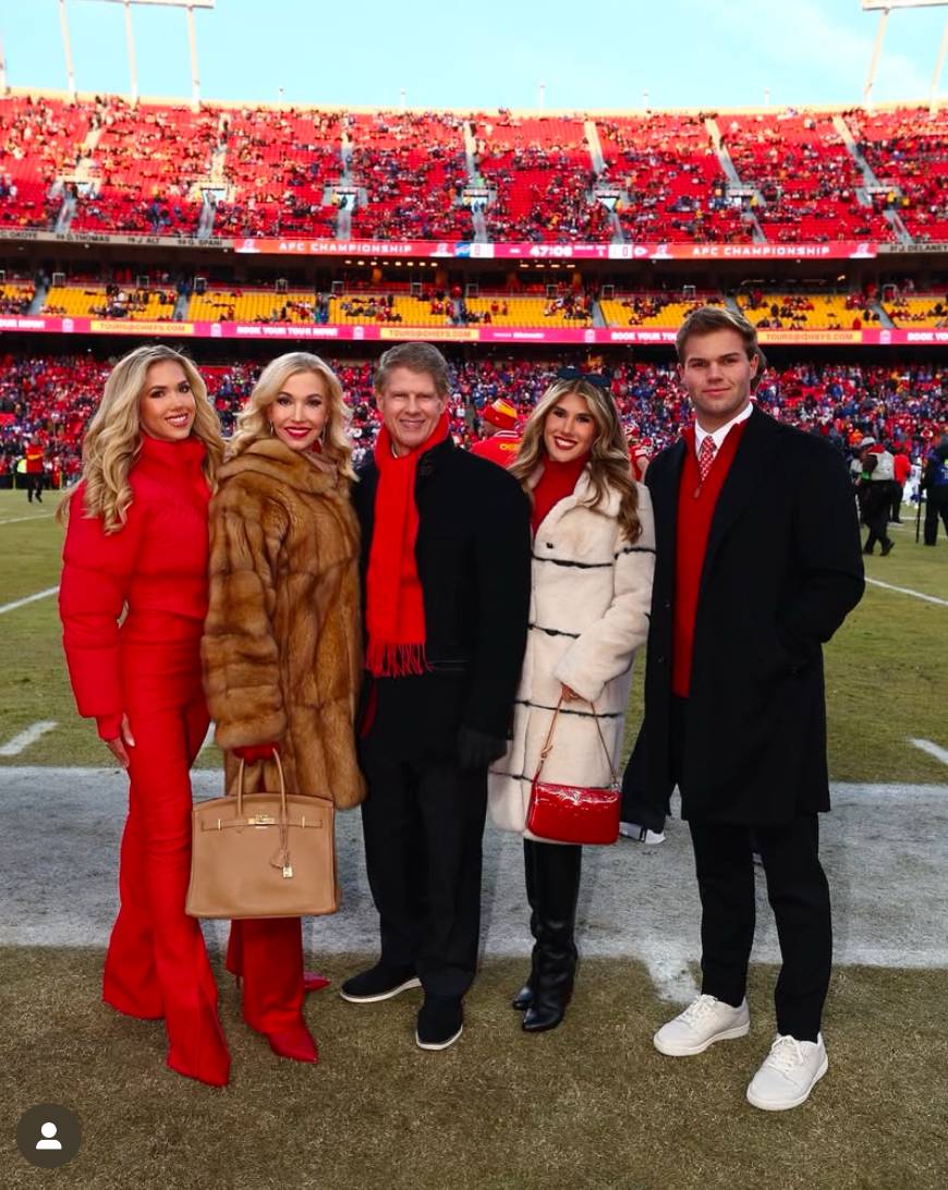 Gracie Hunt goes head-to-toe Chiefs red-out for Bills AFC Championship Game