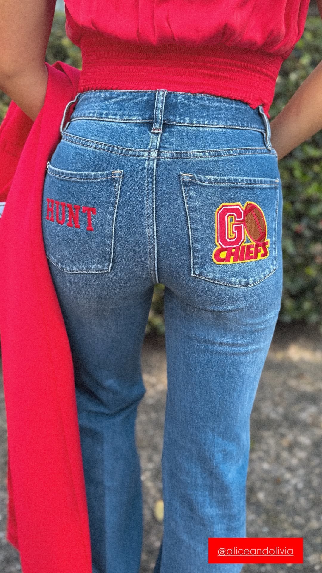 Gracie Hunt flaunts custom Chiefs form-fitting jeans in private jet flex