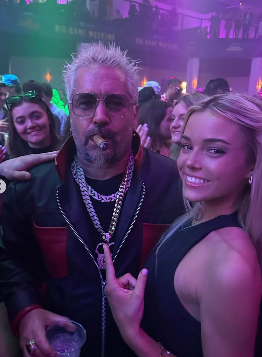 Tiny Livvy Dunne towers over fellow 5-foot-2 gymnast Aly Raisman in ...