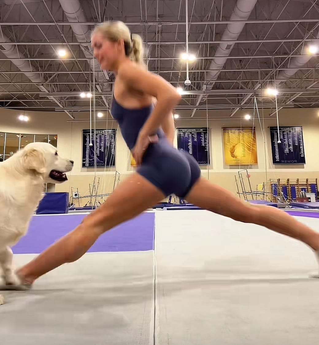 Livvy Dunne shows off insane flexibility with full-splits move in sizzling bodysuit