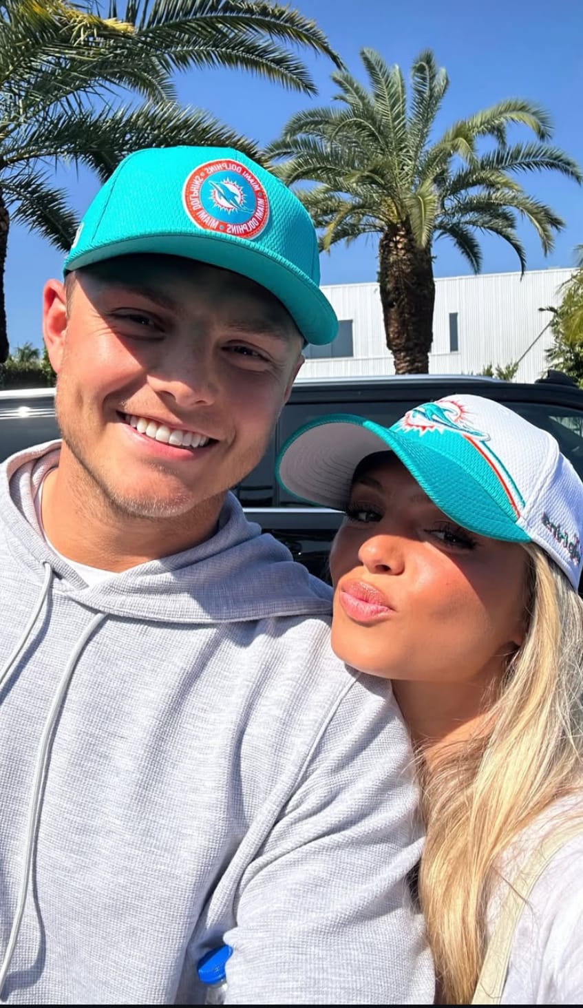 Zach Wilson’s wife Nicolette stands out in ab-revealing Dolphins fit vs ...