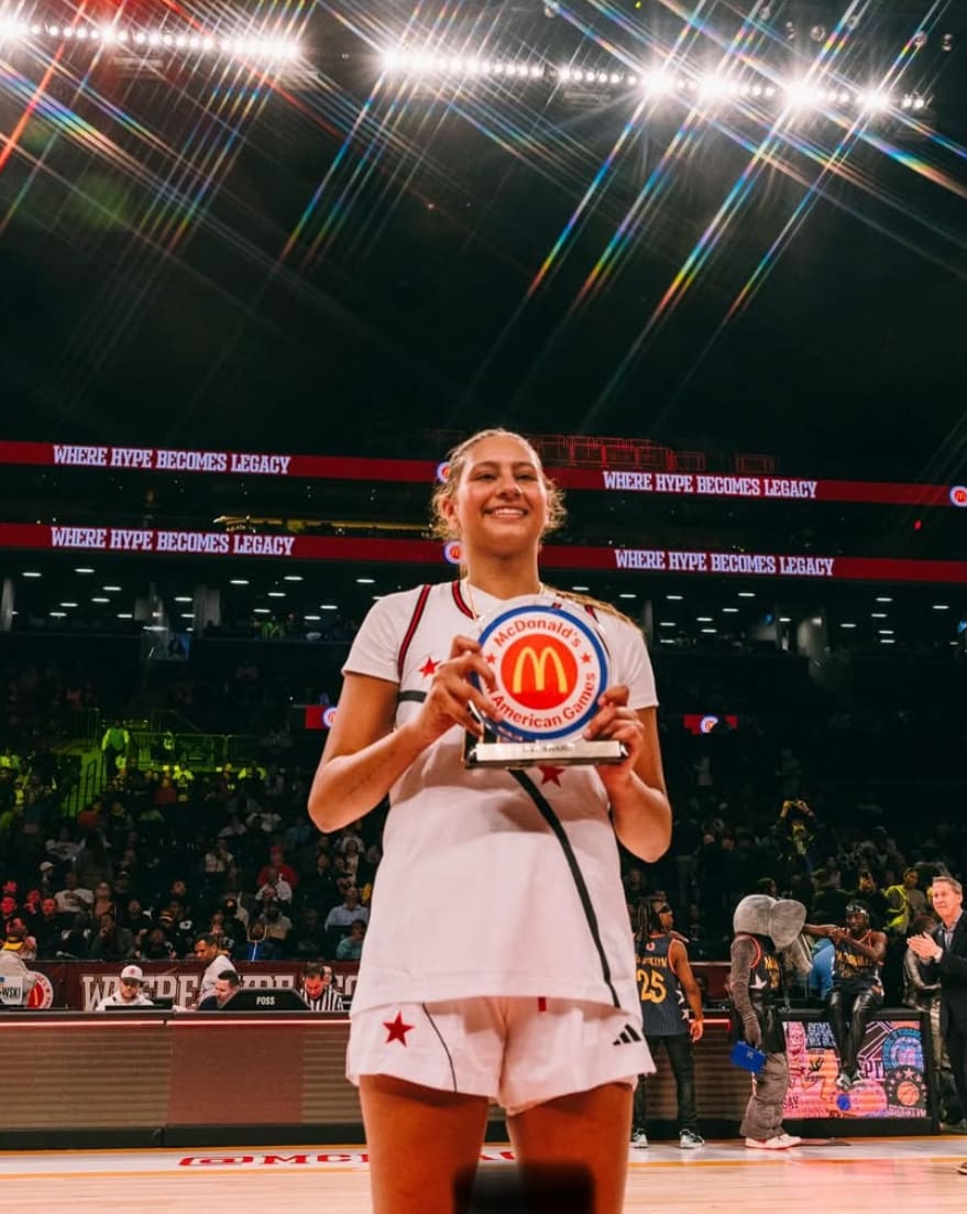 UCLA star Lauren Betts applauds ‘pretty’ sister Sienna and her slamming ...