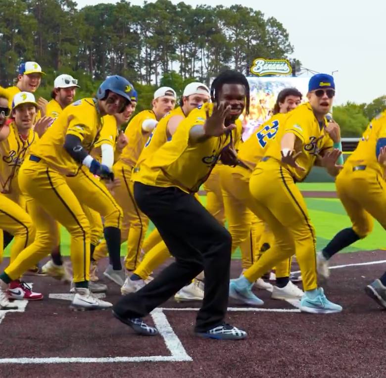 Travis Hunter backflip dances as Savannah Bananas VIP player before NFL ...