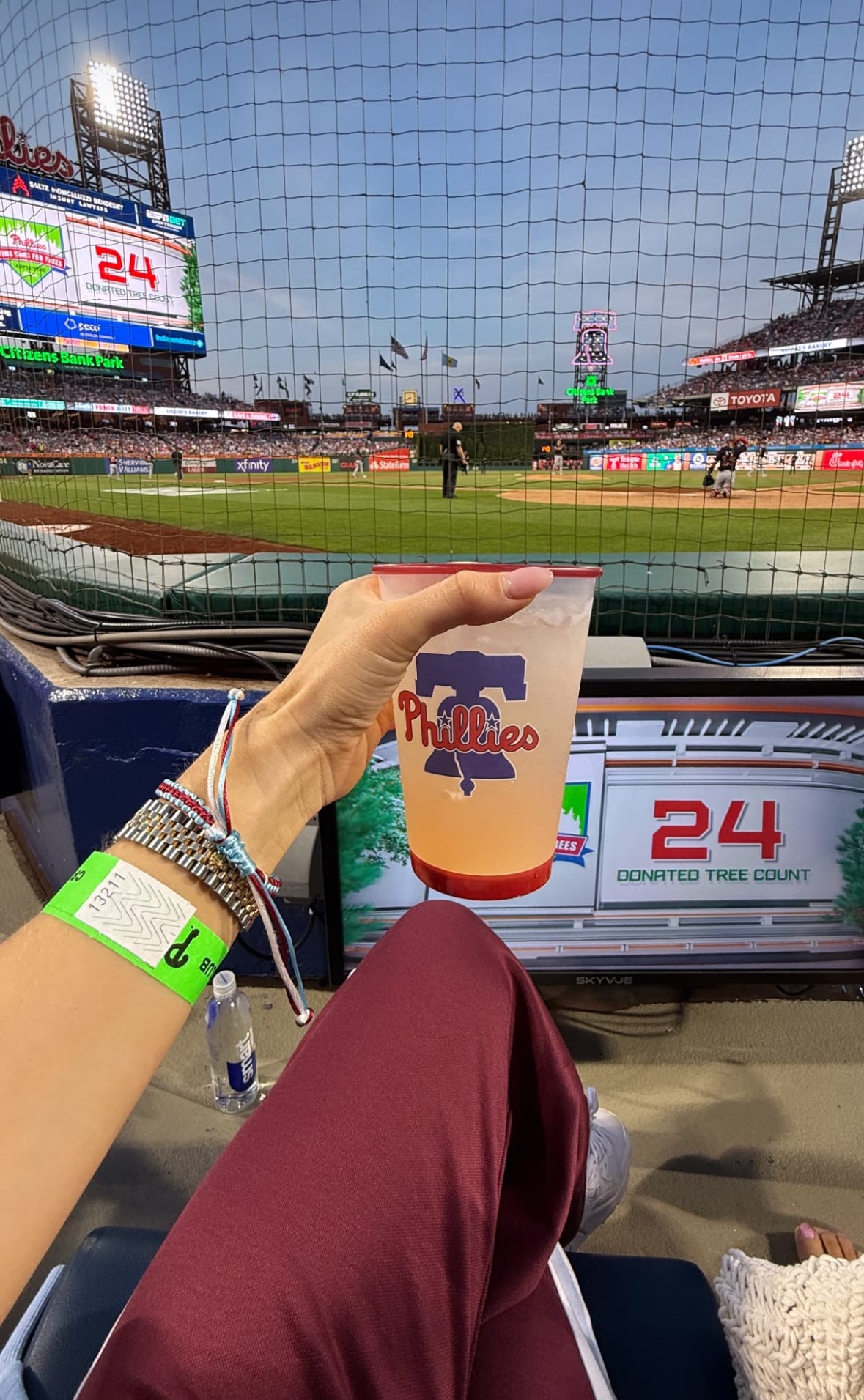 ESPN's Erin Dolan rocks Phillies pants to support struggling boyfriend ...