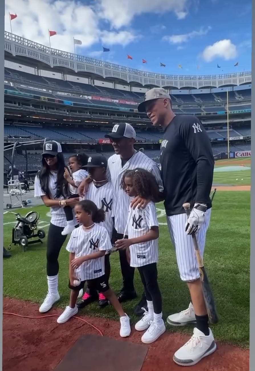 6-foot-7 Yankees star Aaron Judge makes Russell Wilson look tiny vs. Mets