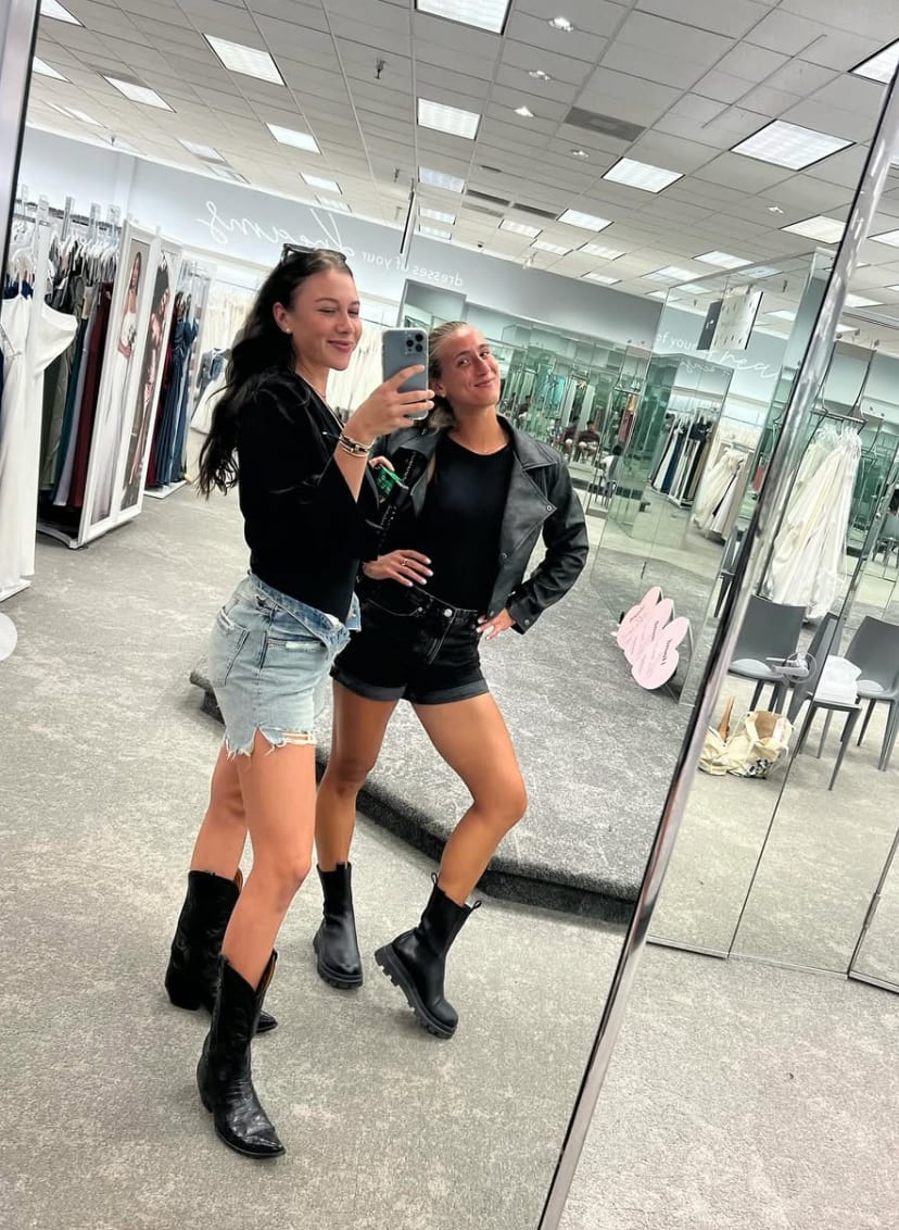 Wimbledon finalist Amanda Anisimova's net worth shockingly low vs. Coco ...