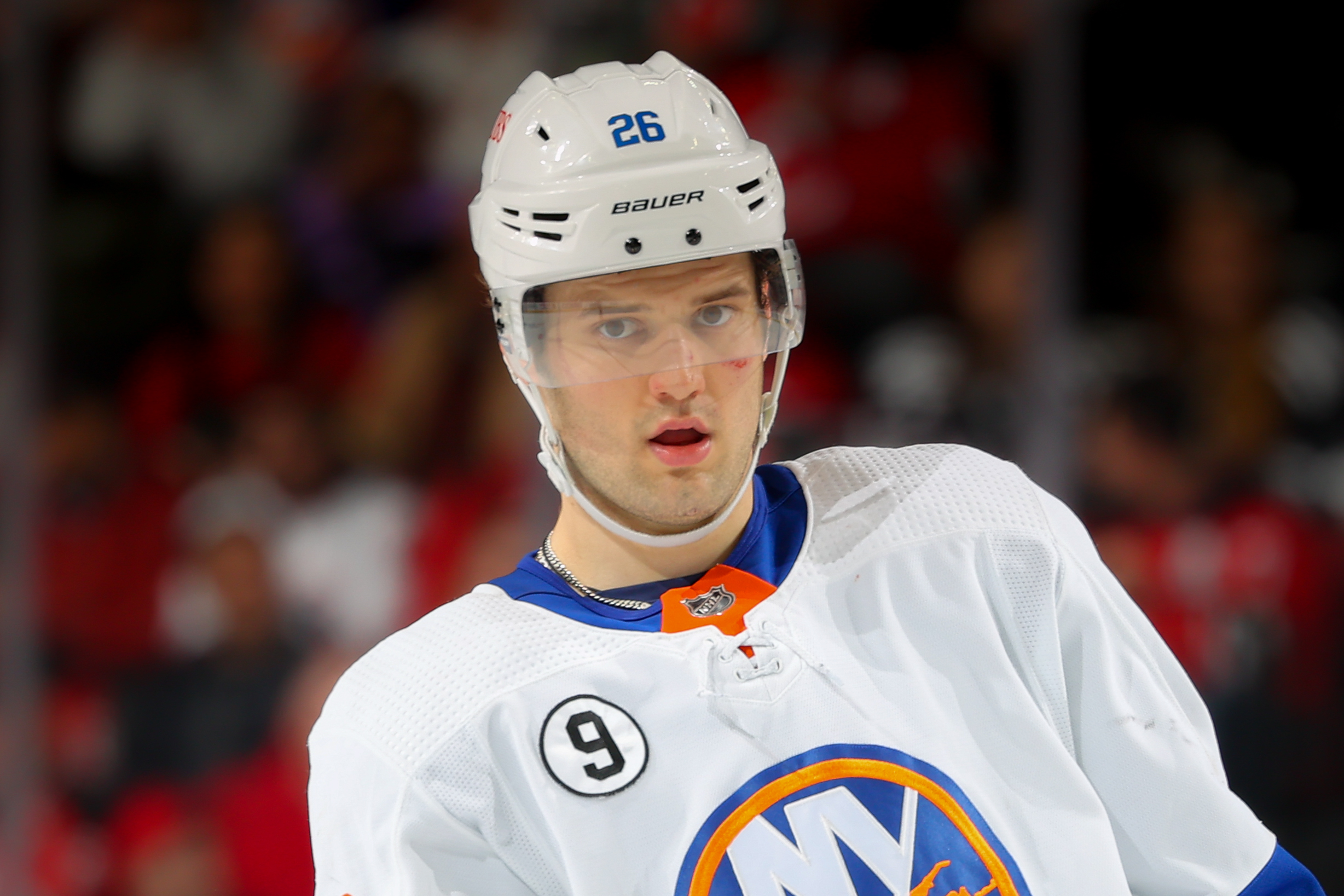 How can Oliver Wahlstrom regains Islanders trust?