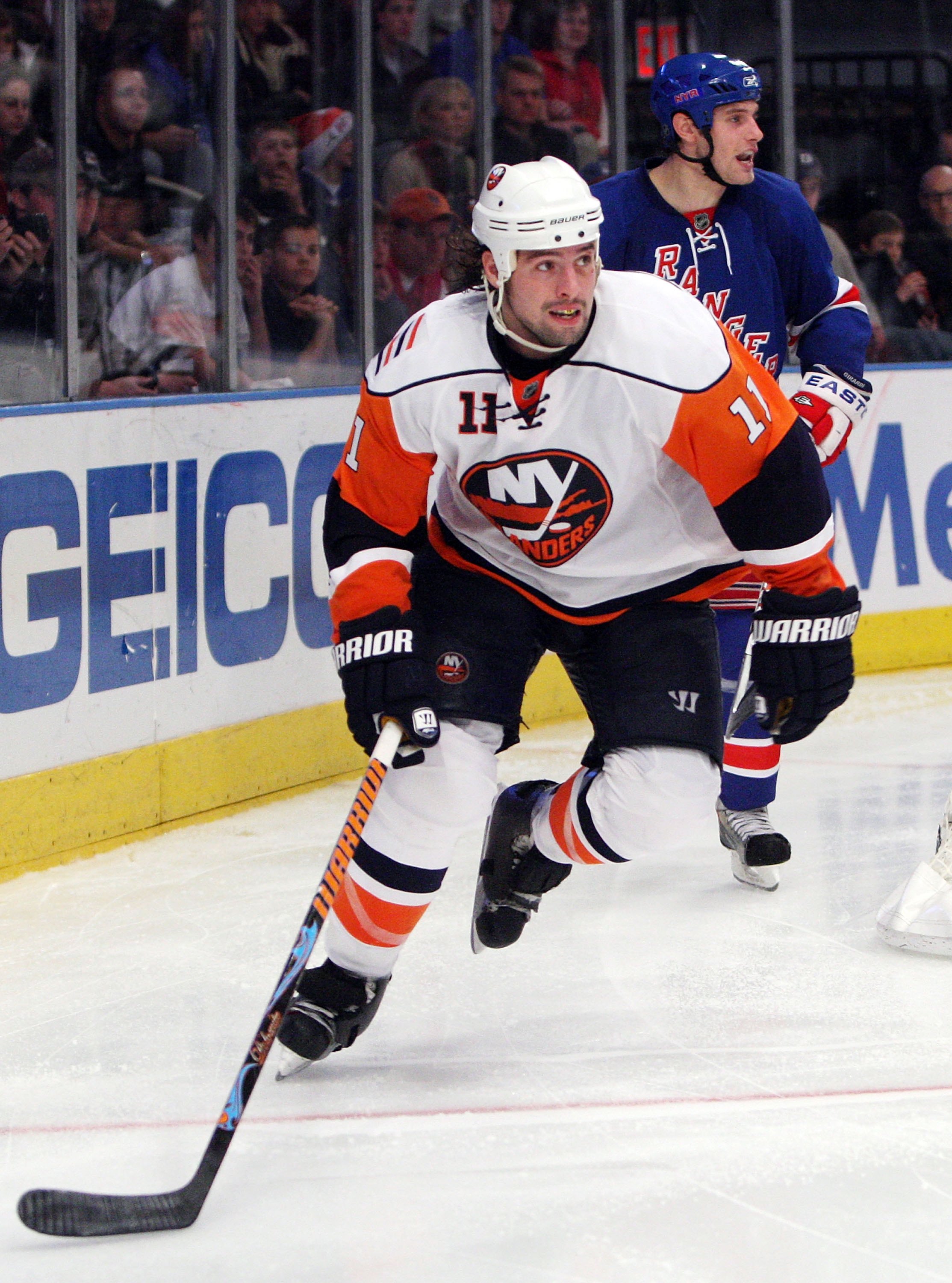 Former NY Islanders forward Nate Thompson calls it a career after 15 ...