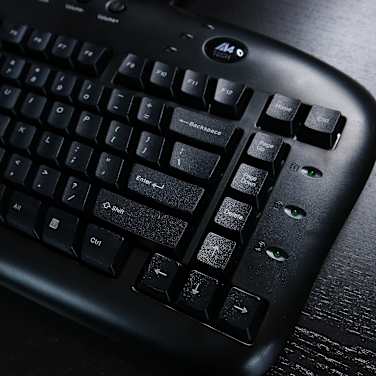 9 of the Best Left-Handed Products That Can Make Life So Much Easier