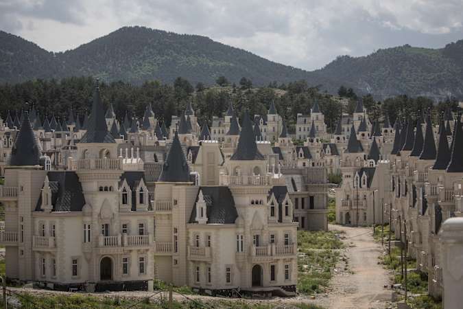 10 of the World's Most Unusual Castles