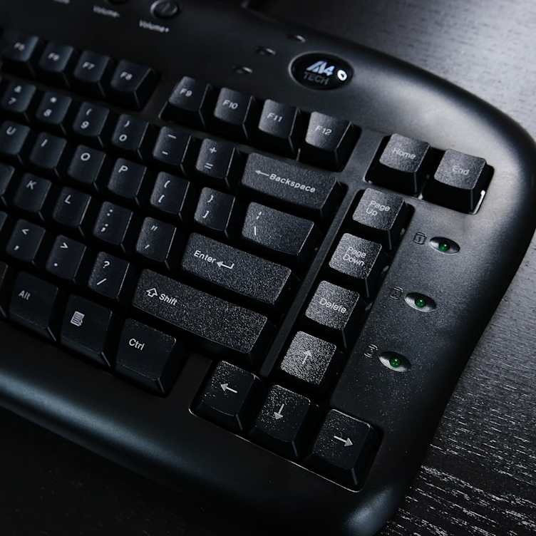 9 of the Best Left-Handed Products That Can Make Life So Much Easier